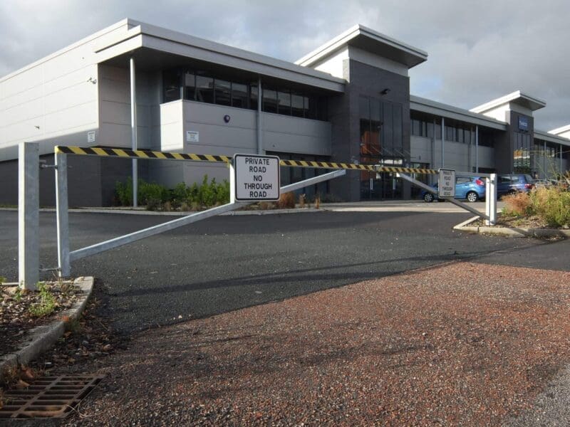 Double leaf Heavy duty manual swing gate - Bollard Street